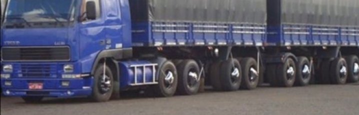 DER/PR libera circulação de rodotrem curto na PR-182, divisa com São Paulo